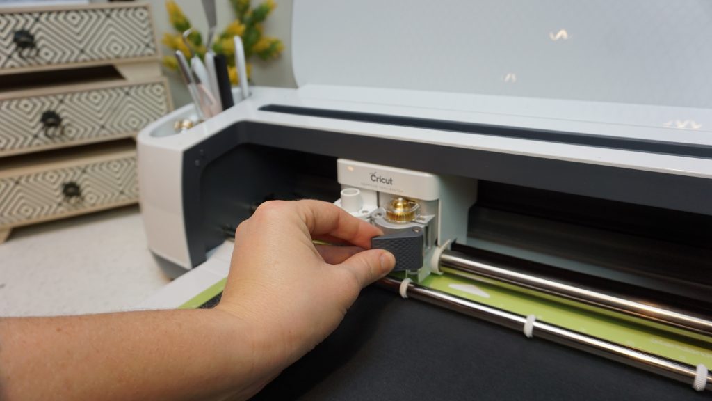 How to make a cardstock vase with the Cricut Scoring Wheel • Holly Grace