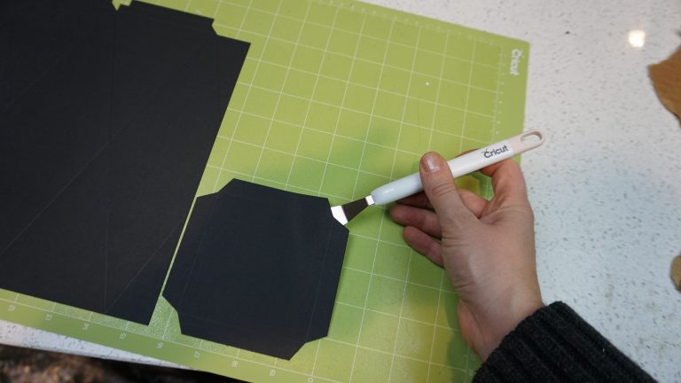 How to make a cardstock vase with the Cricut Scoring Wheel • Holly Grace